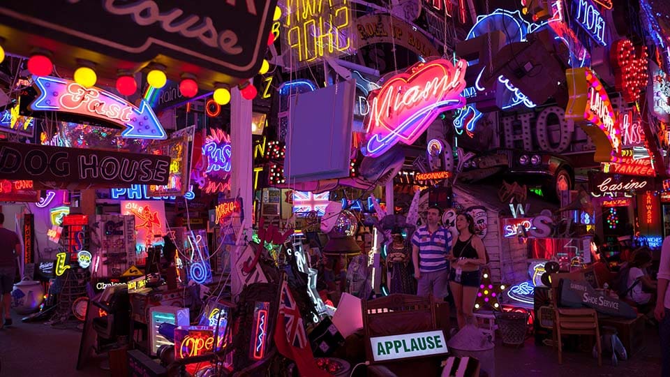 Neon sign-makers unite for new campaign | SignLink